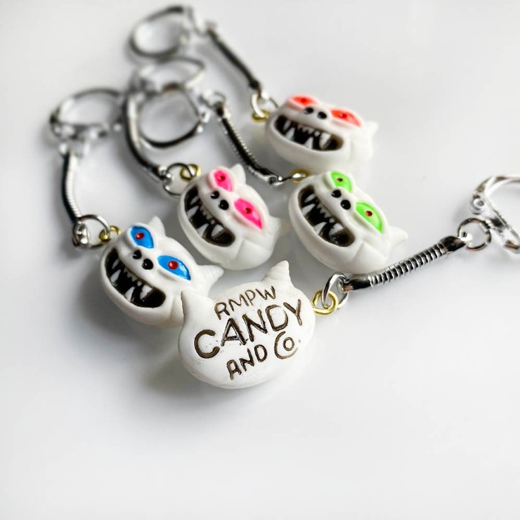 R MODELS “SPOOK CANDY KEY-HOLDER” - 8UP