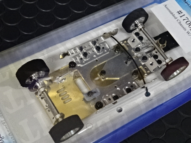 PLAFIT スロットカーシャシー 1700J★ 1/24 プラフィット完成シャシー 1/24モデル用 標準トレッドな 完成シャシー！ミニッツ ...