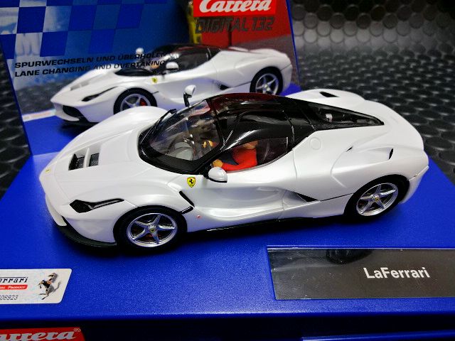 Carrera Digital 132 ｽﾛｯﾄｶｰ 30712 LaFerrari （メタリックホワイト）アナログ・デジタル両用！ライトも ...