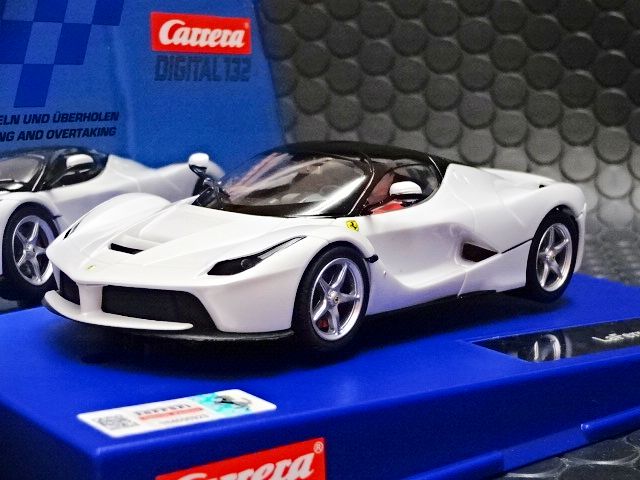 Carrera Digital 132 ｽﾛｯﾄｶｰ 30712 LaFerrari （メタリックホワイト）アナログ・デジタル両用！ライトも ...