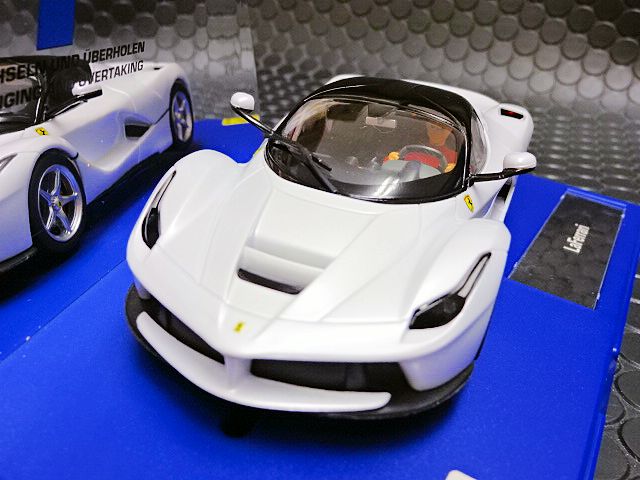 Carrera Digital 132 ｽﾛｯﾄｶｰ 30712 LaFerrari （メタリックホワイト）アナログ・デジタル両用！ライトも ...