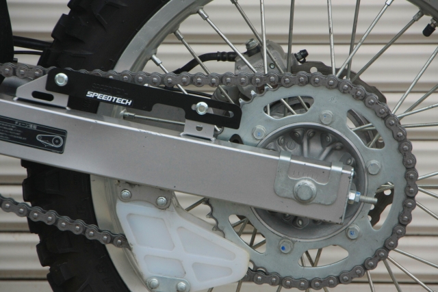 SPEEDTECH スイングアームプレート KLX230(20-23) 品番ST24-13 - セレクションウェブショップ