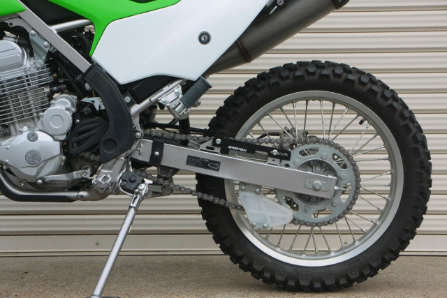 SPEEDTECH スイングアームプレート KLX230 品番ST24-13 - セレクションウェブショップ